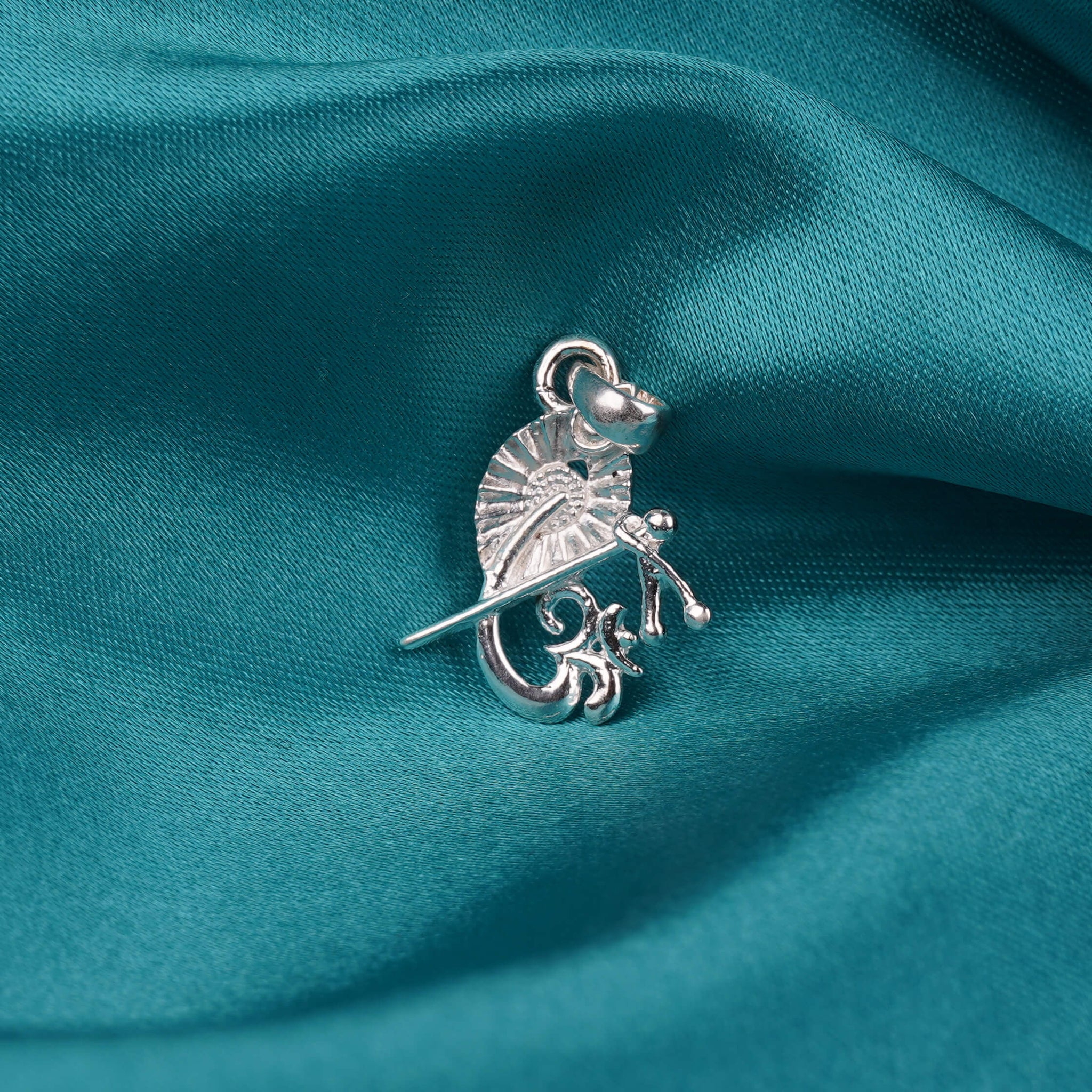 Shri Krishna Silver Locket with Mor Pankh with Om Design Pendant Witho ...