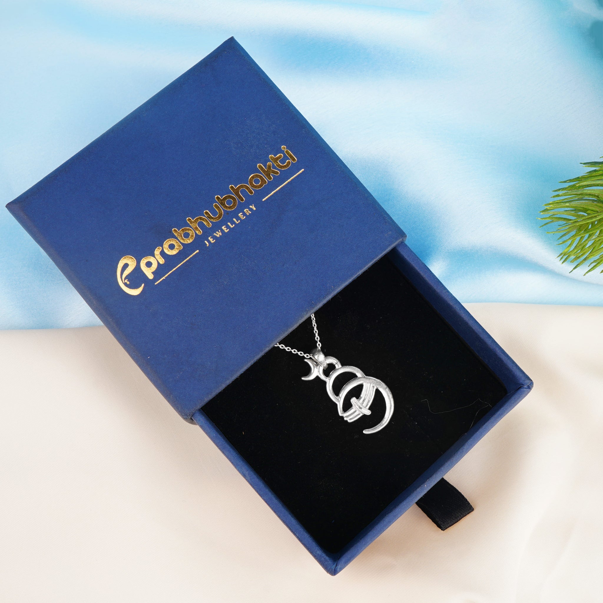 Mahadev Tripund Tilak With Moon Silver Pendant With Chain – Prabhubhakti